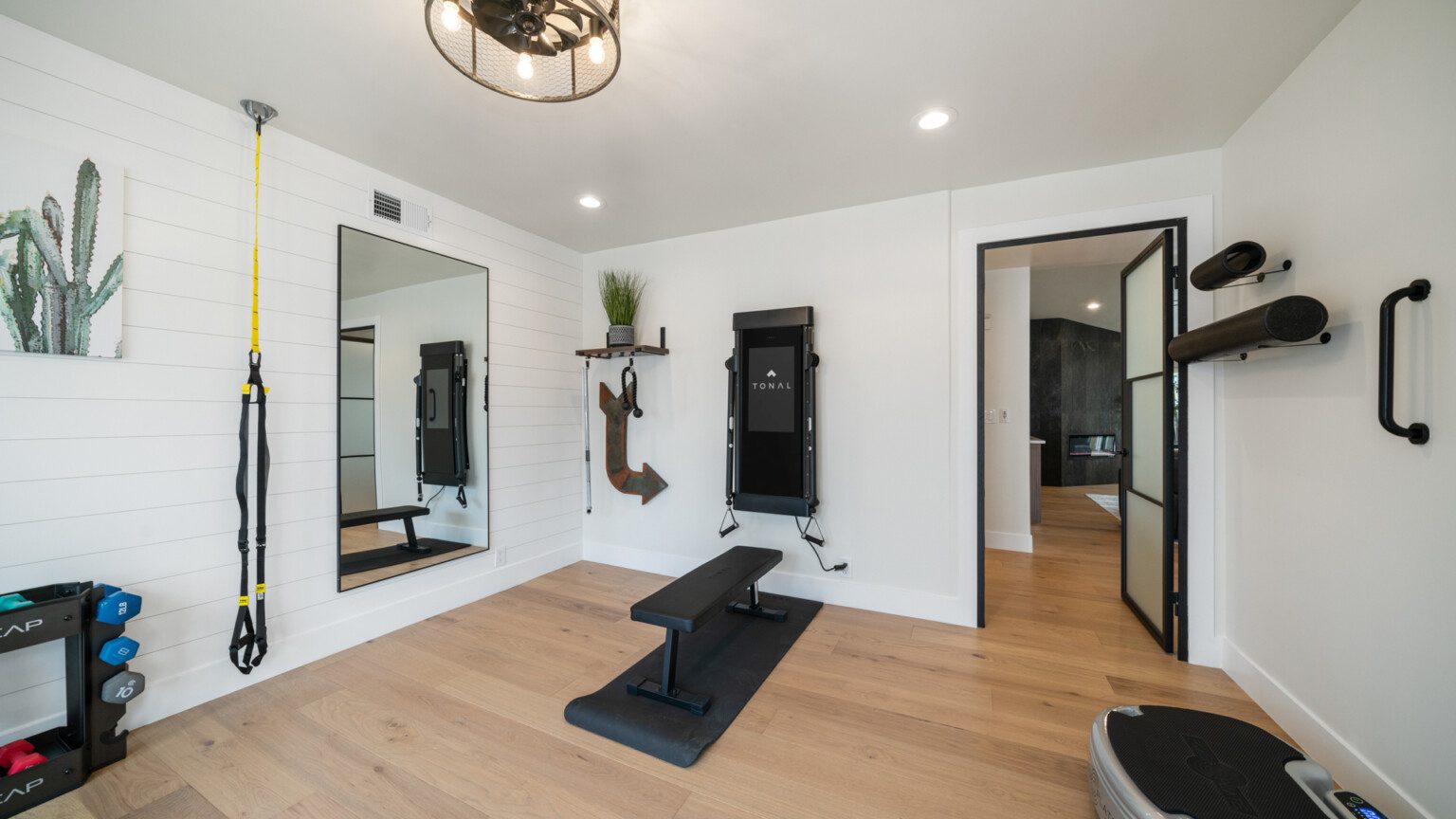 *Remodeled* Desert Spa! Backyard Oasis! Salt Pool! - Modern Retreats